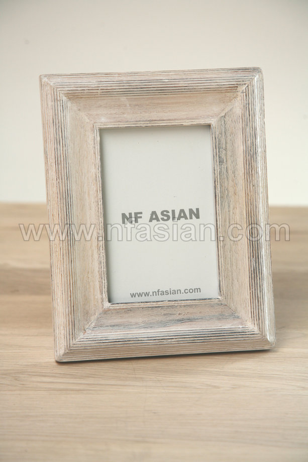 PHOTO FRAMES: WHITE ANTIQUE FINISH 10x15 WOOD PHOTO FRAME