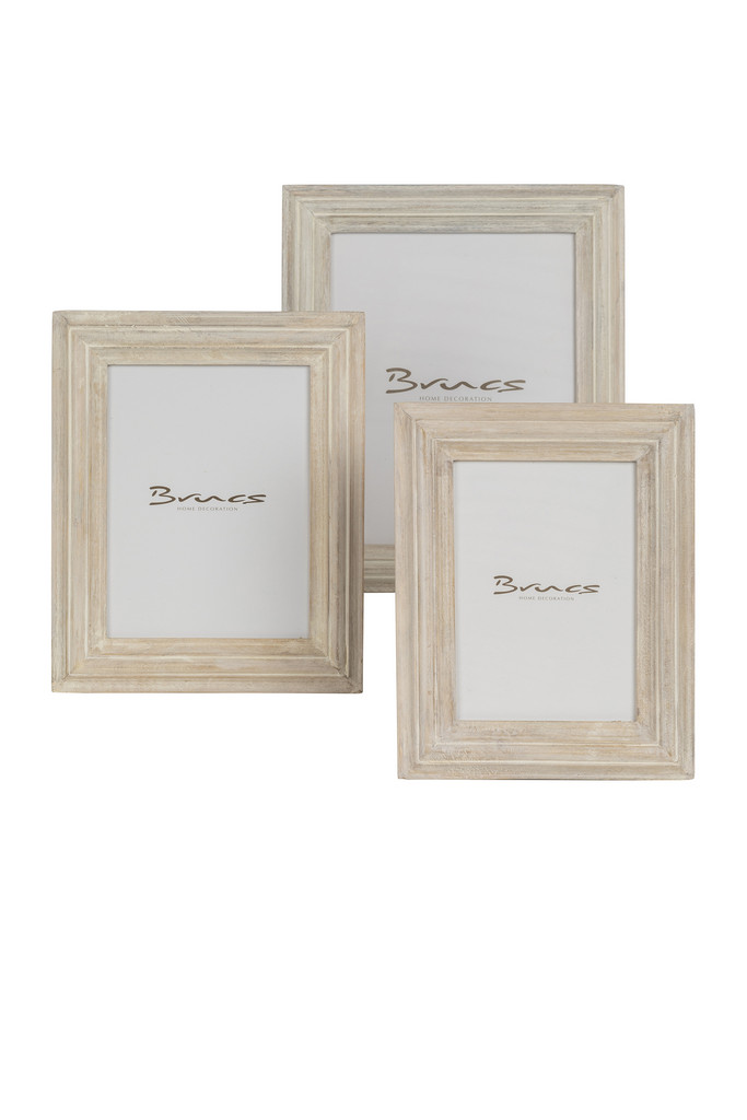 PHOTO FRAMES: 15X20 CMS. PHOTO FRAME WITH WHITEWASH FINISH