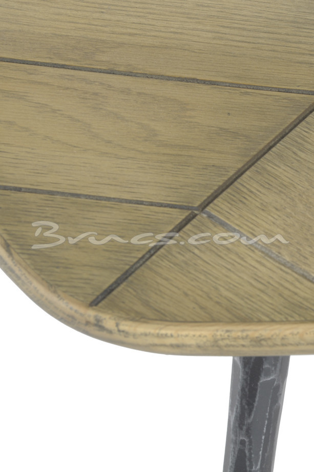 SIDE TABLES: ZULÚ TRIANGLE OAK COFFEE TABLE